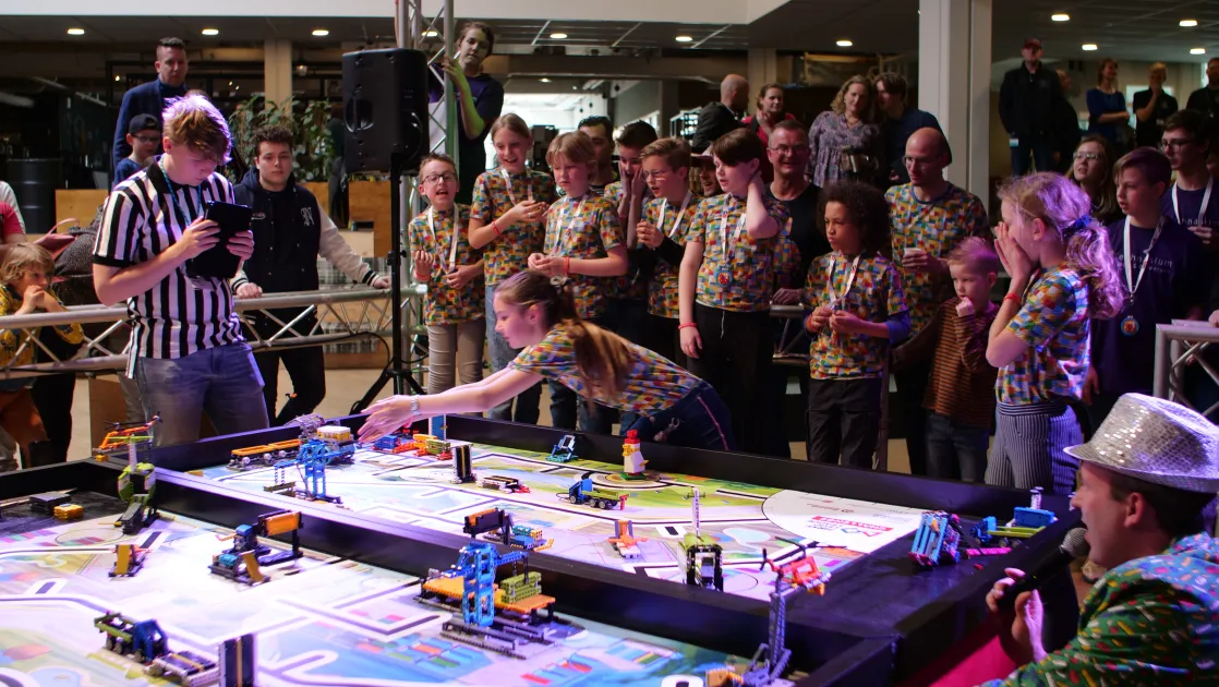 Spannende FIRST® LEGO® League regiofinale bij NHL Stenden | NHL Stenden