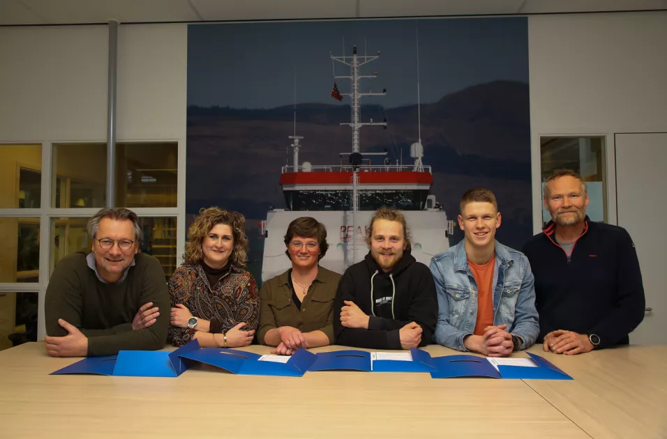MIWB reikt eerste diploma's uit aan duale Ad-studenten Maritieme ...
